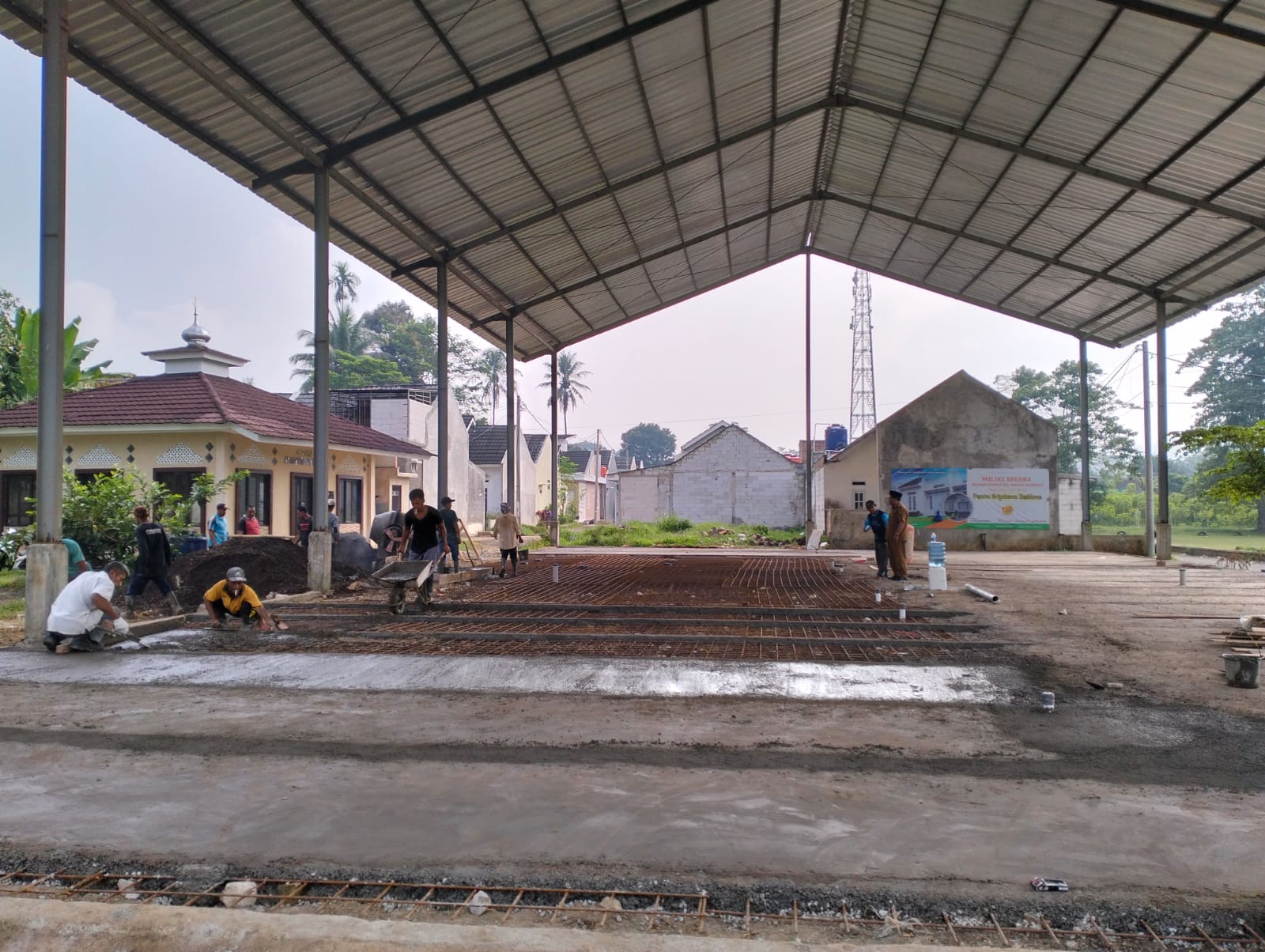 Tingkatkan Sarana Olahraga, Pemdes Sukamulya Bangun GOR Desa | Sukabumizone